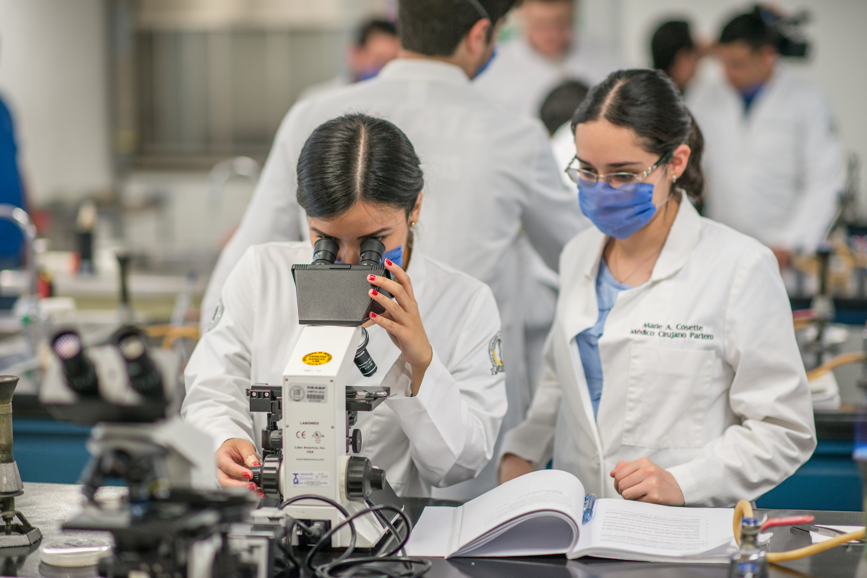 Hace relevo comité de bioética en la UDEM | UDEM